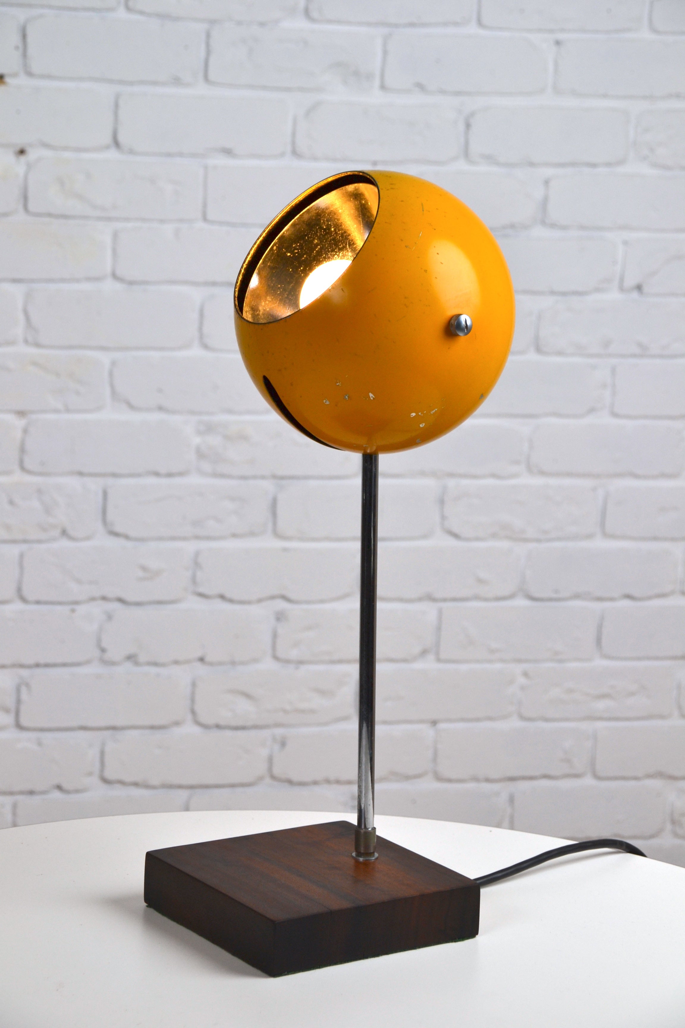 Space aged eyeball table lamp by Ejner Graae & Henning Helger - Louis ...